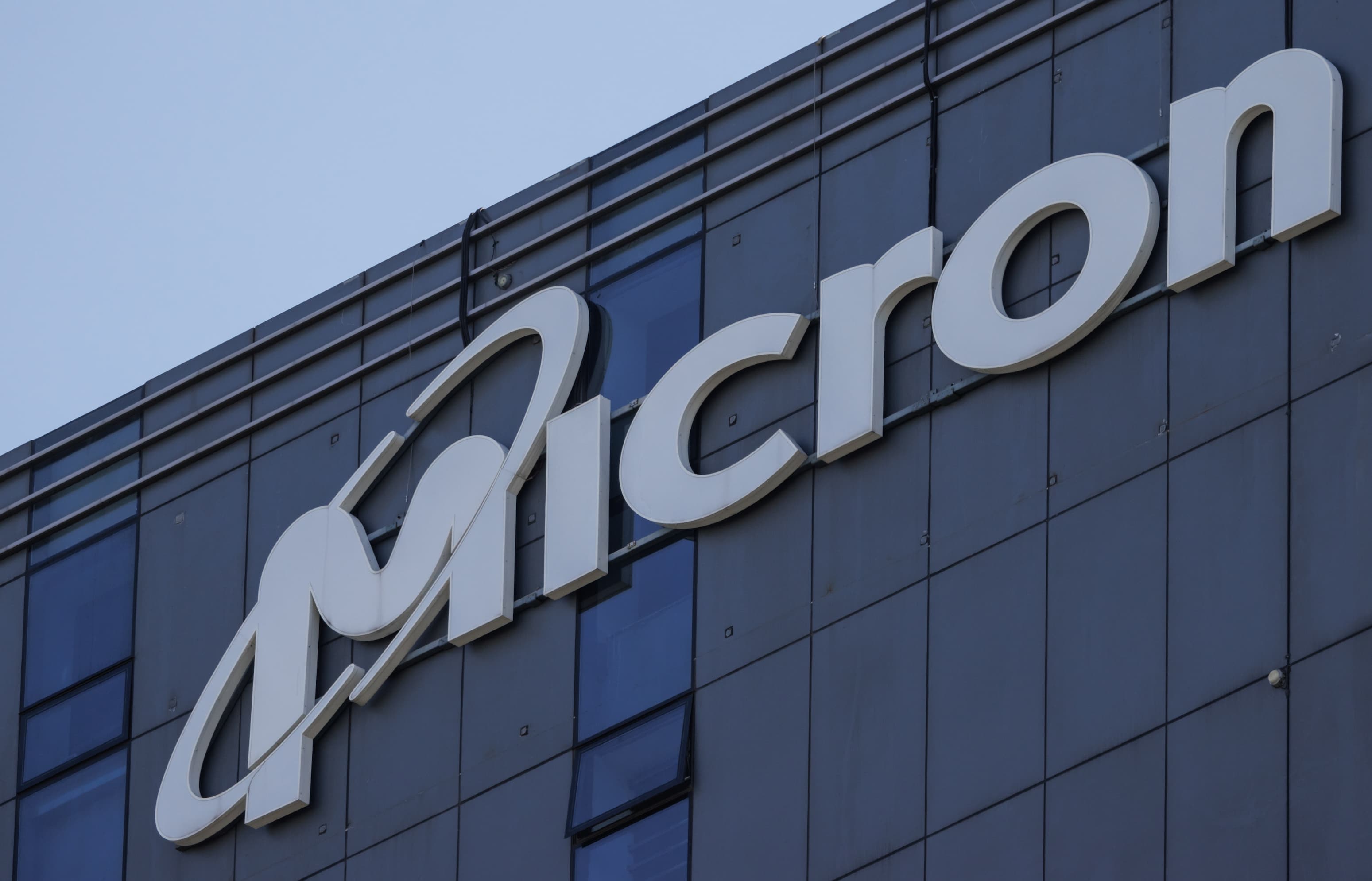 마이크론, 5세대 HBM 양산 시작 / 데일리바이트(DAILY BYTE)