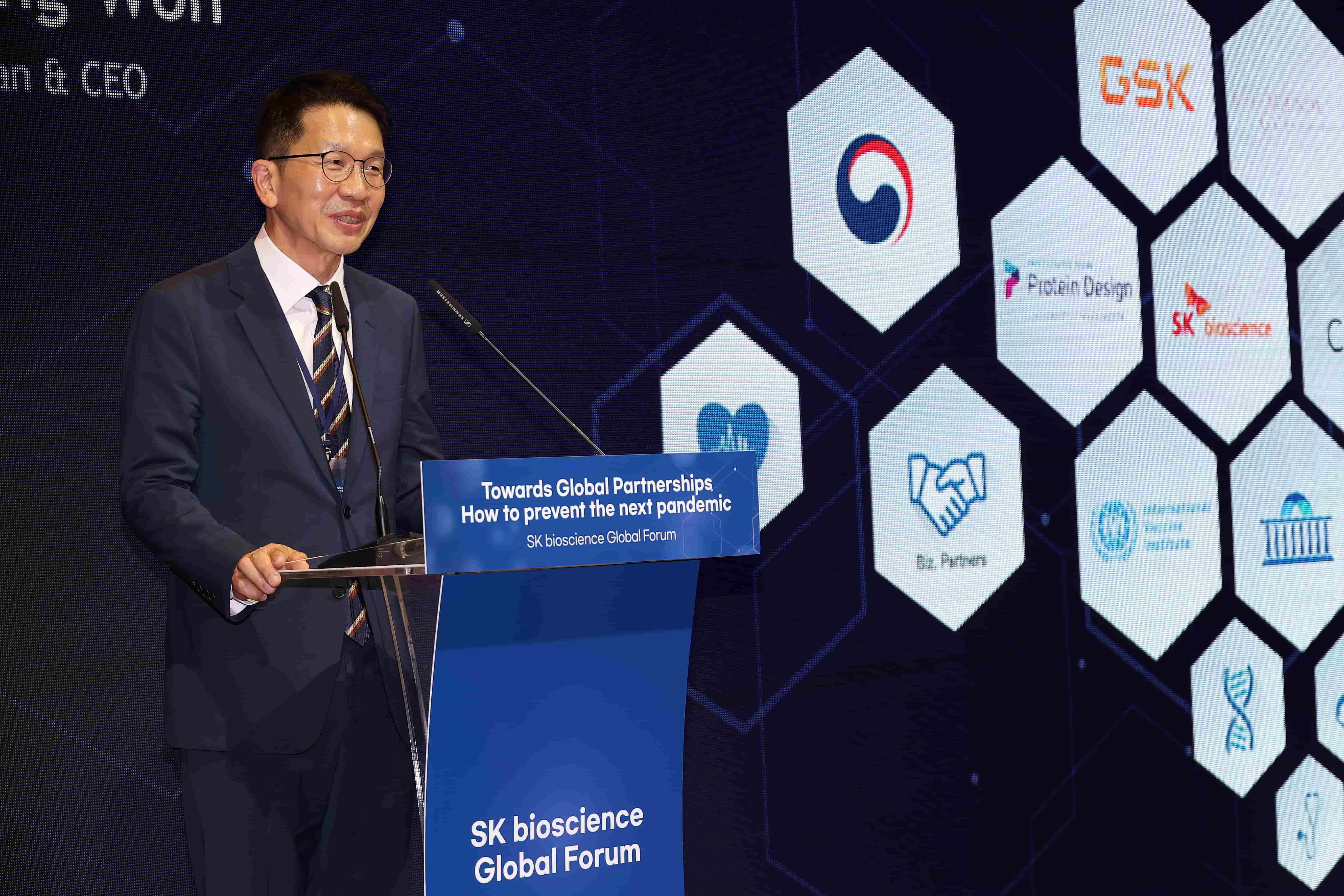 SK그룹, 형제 경영으로 오너 리스크 극복할까 / 데일리바이트(DAILY BYTE)